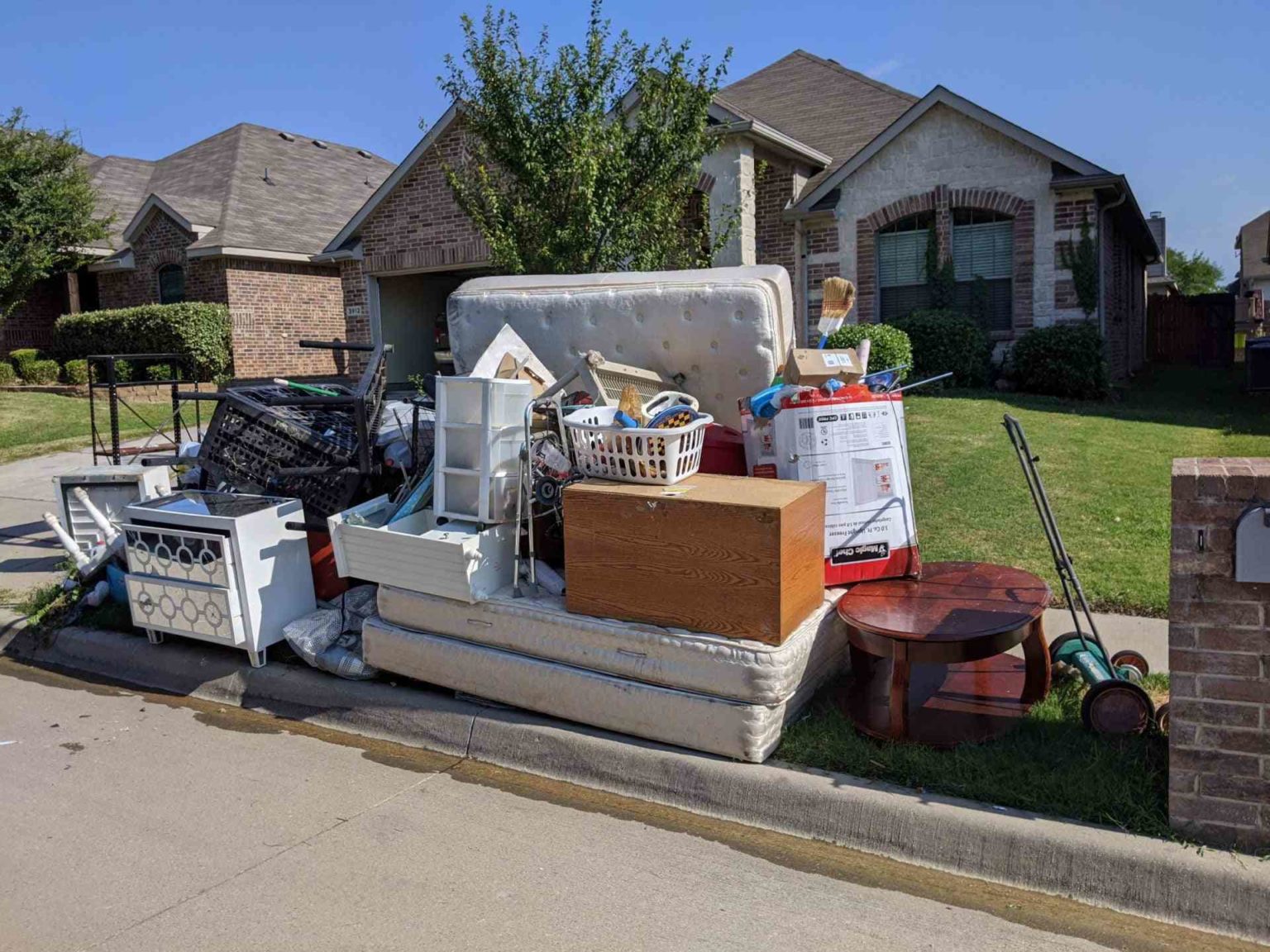 Residential Trash Collection in Fort Worth 2024 | Mad Trash